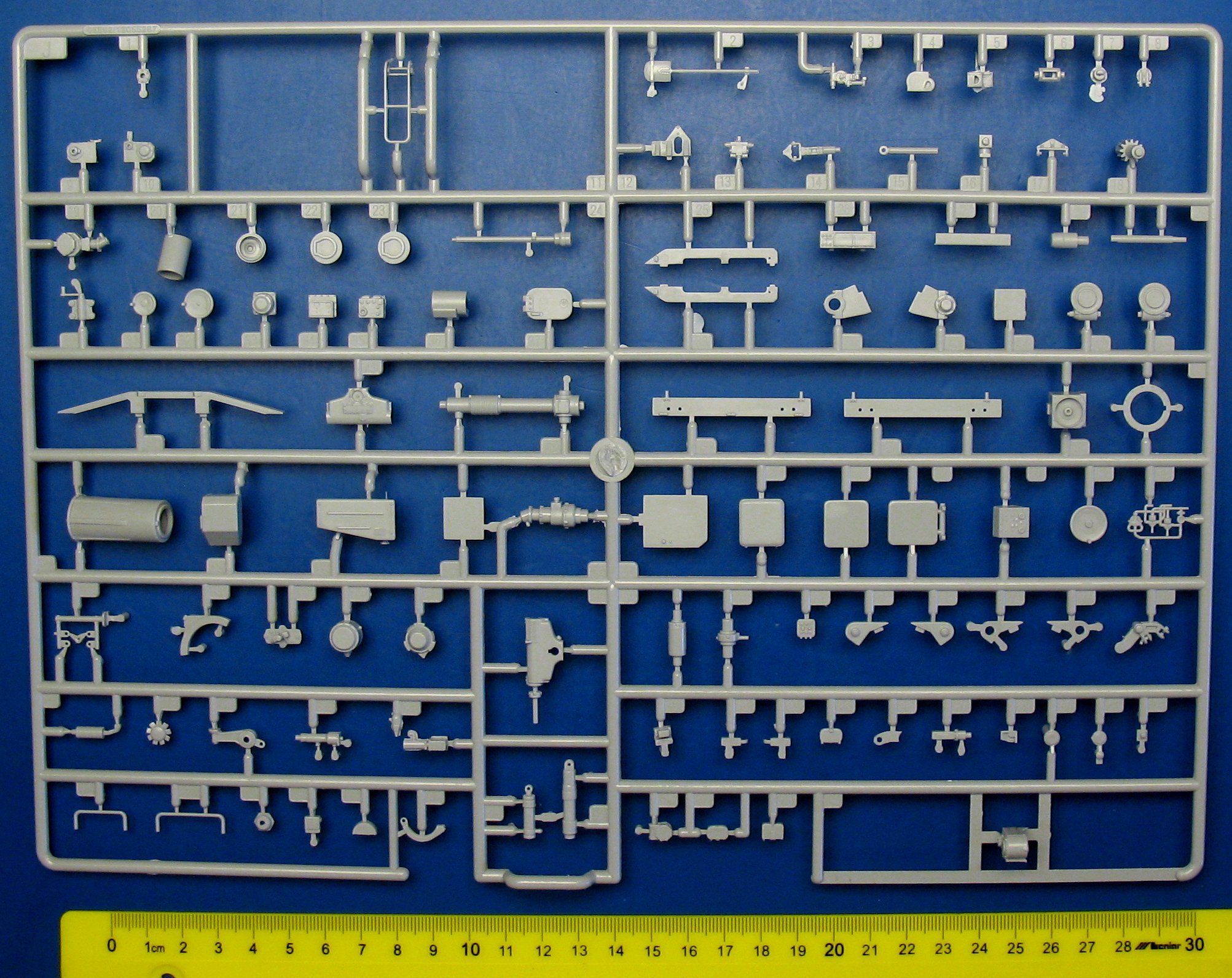 Soviet 2S7 SPG Trumpeter 05593