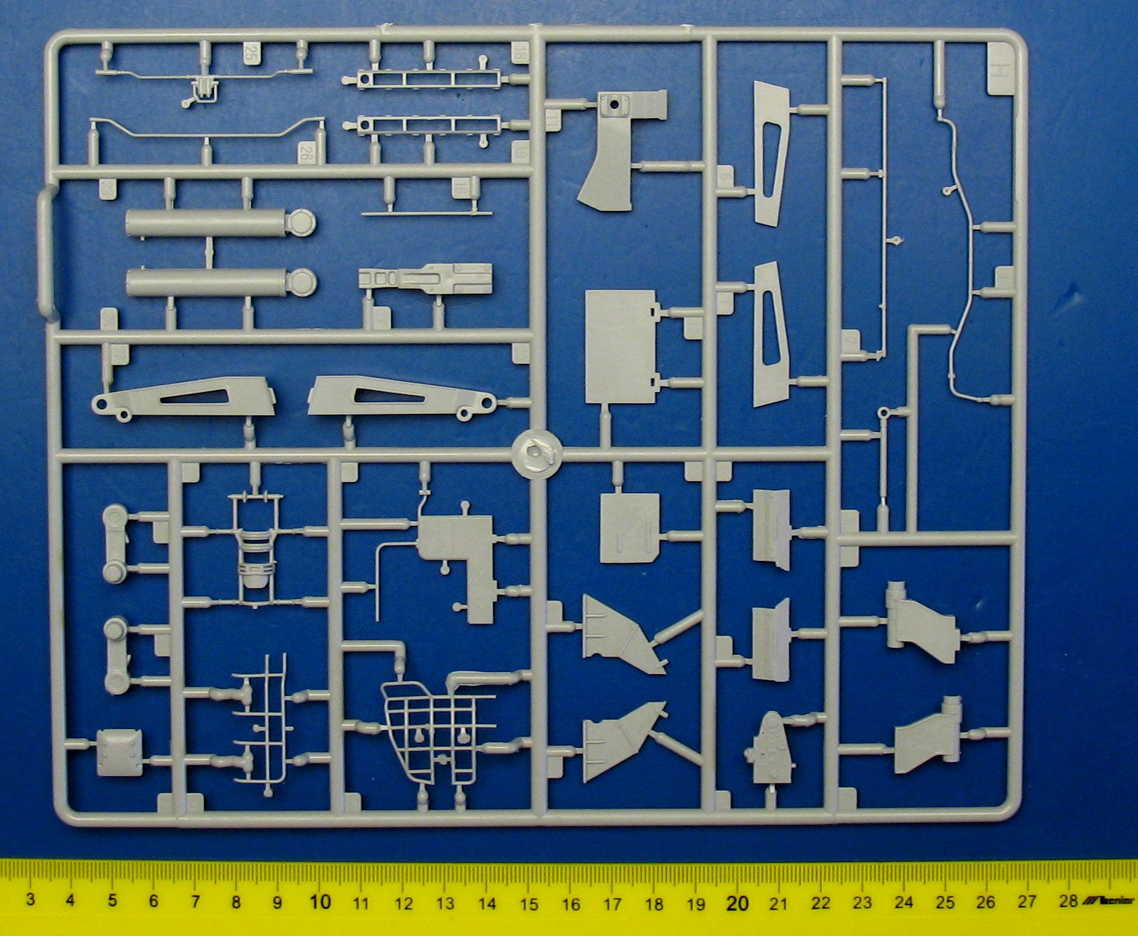Soviet 2S7 SPG Trumpeter 05593